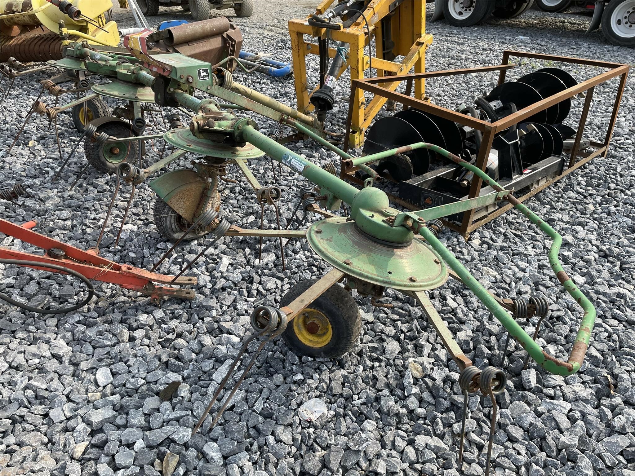 John Deere 752 Tedder - $2,850 | Machinery Pete