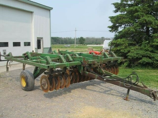 Used John Deere Chisel Plows for Sale - 134 Listings | Machinery Pete