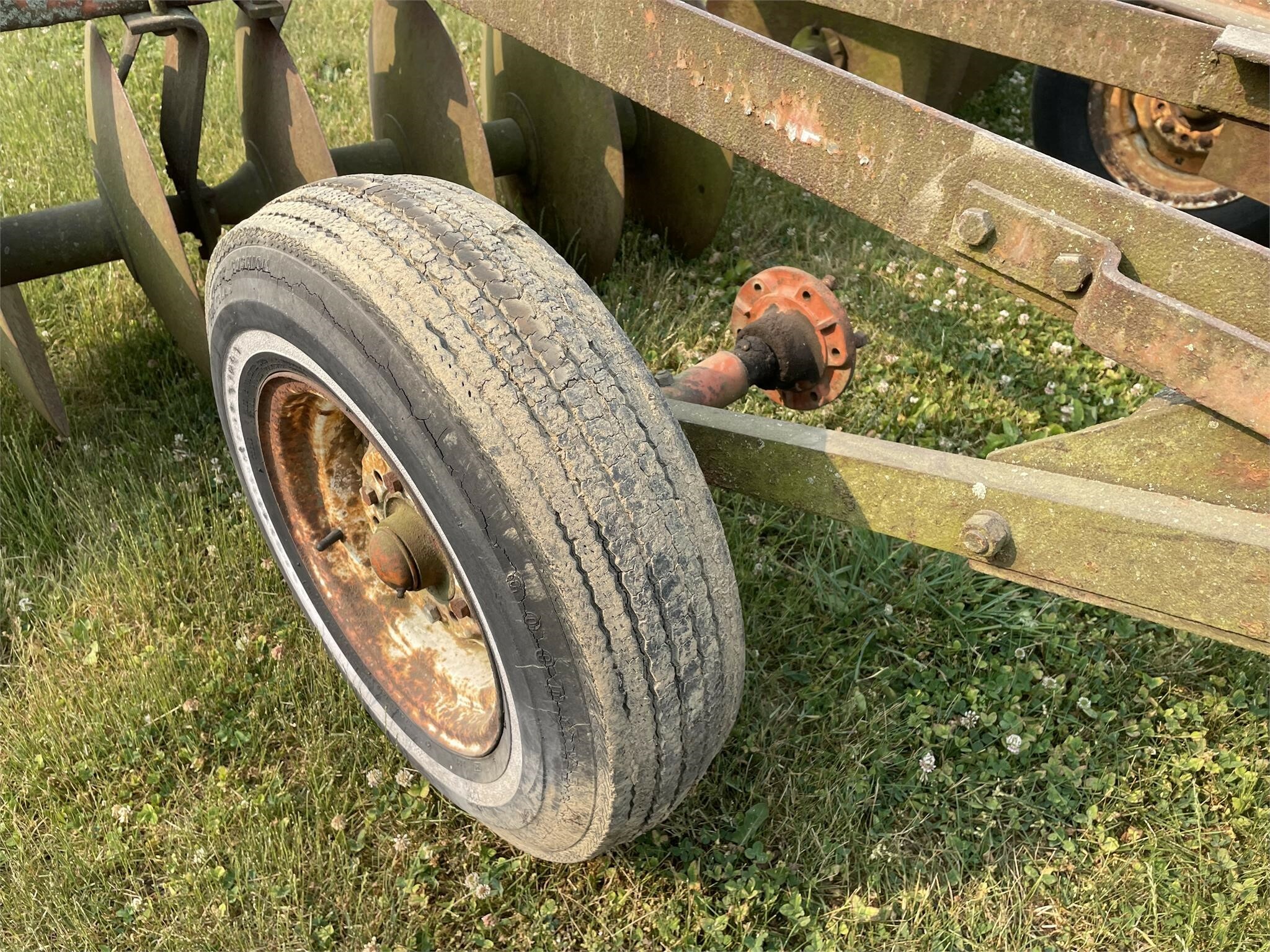 Allis Chalmers 2300 Disk - $2,700 | Machinery Pete