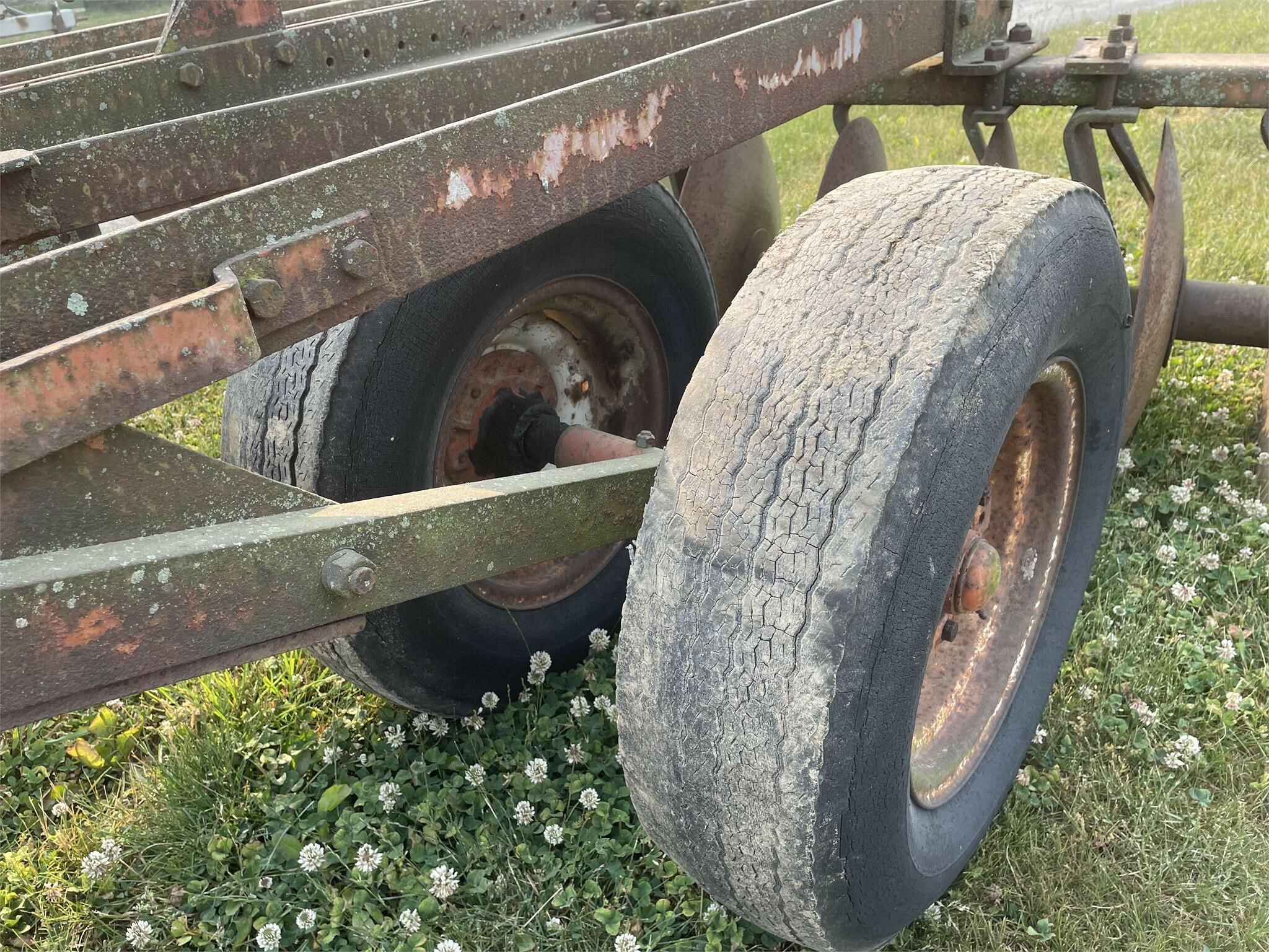 Allis Chalmers 2300 Disk - $2,700 | Machinery Pete