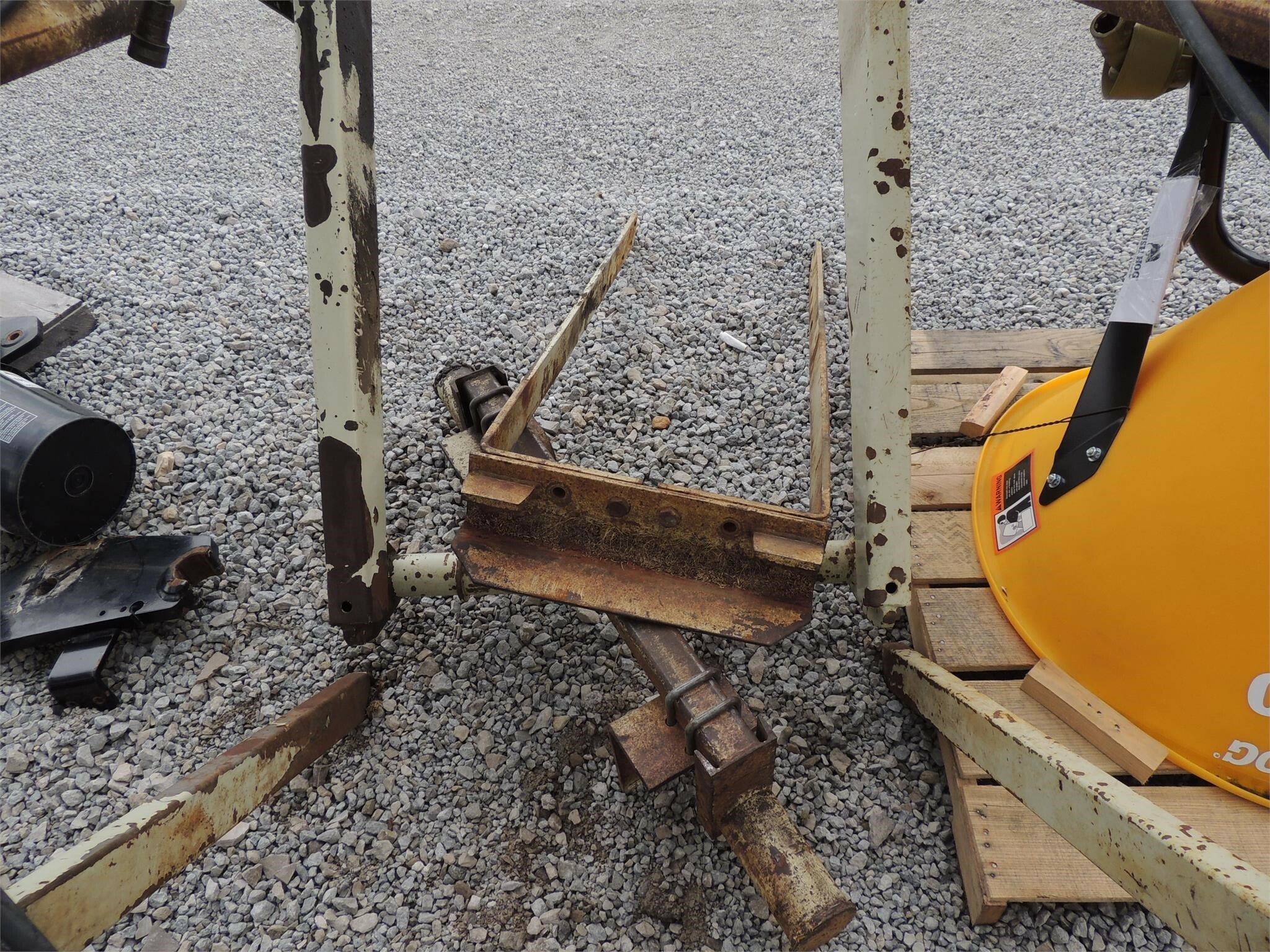 Farmhand 22 Front End Loader - $3,500 | Machinery Pete