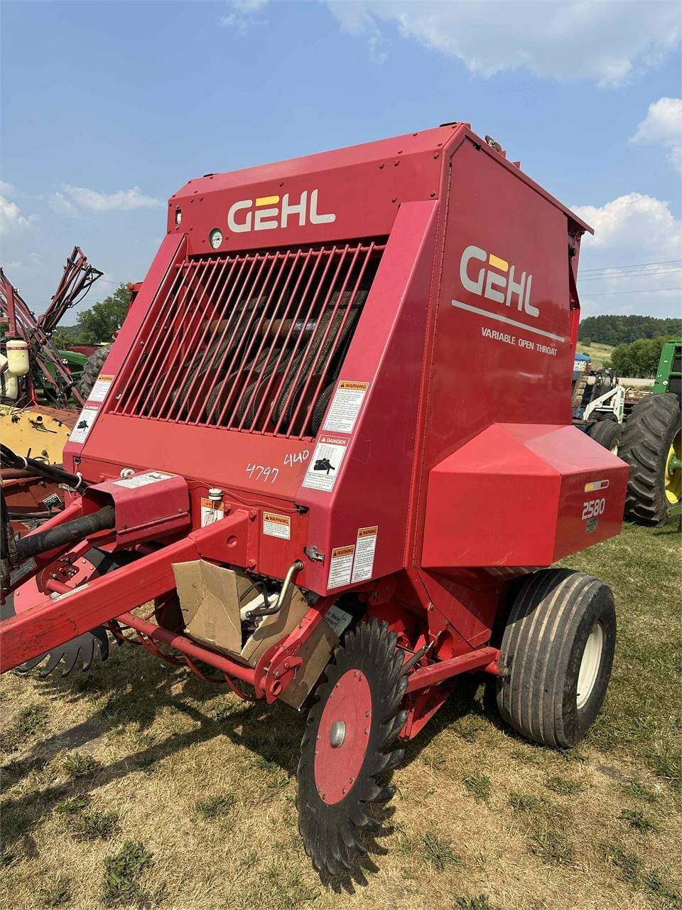 Gehl 2580 Round Baler - $8,000 | Machinery Pete