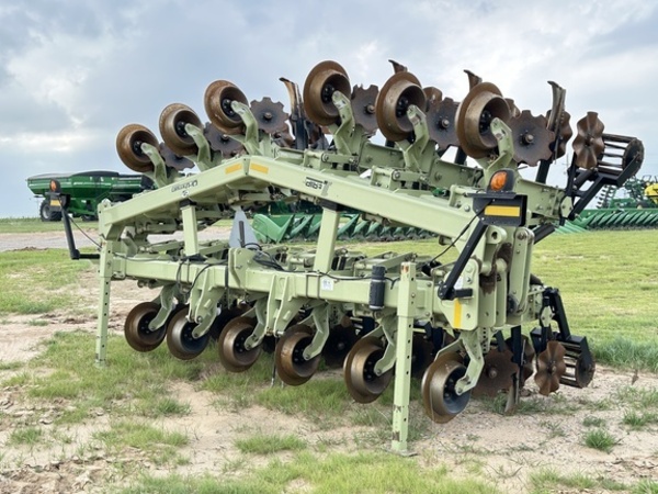 Used Strip-Till for Sale - 118 Listings | Machinery Pete