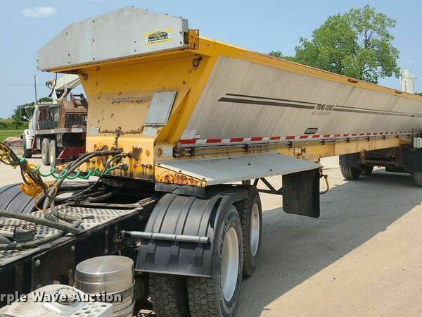 Used Grain Trailers for Sale - 64 Listings | Machinery Pete