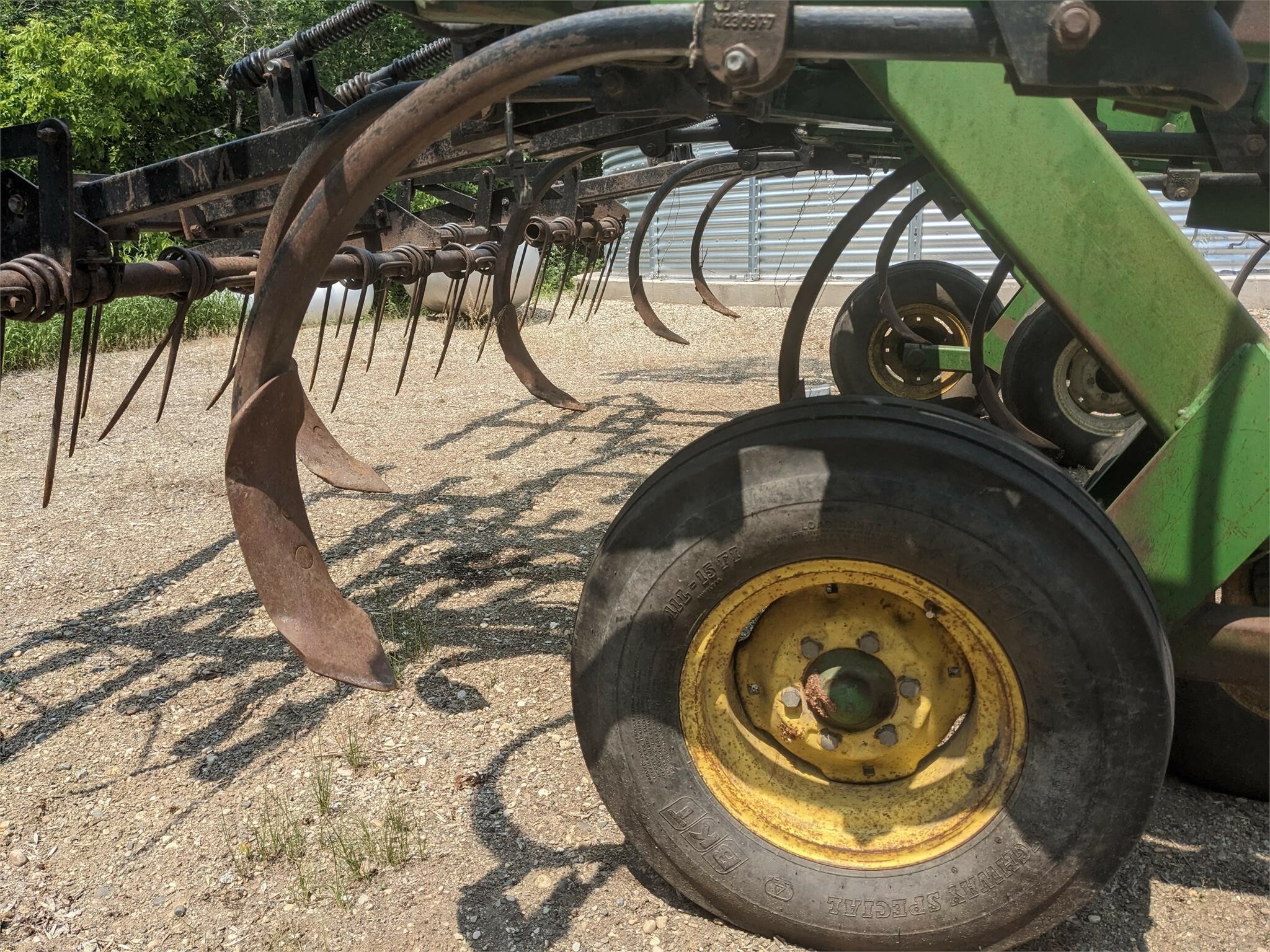 John Deere 680 Chisel Plow - $16,000 | Machinery Pete