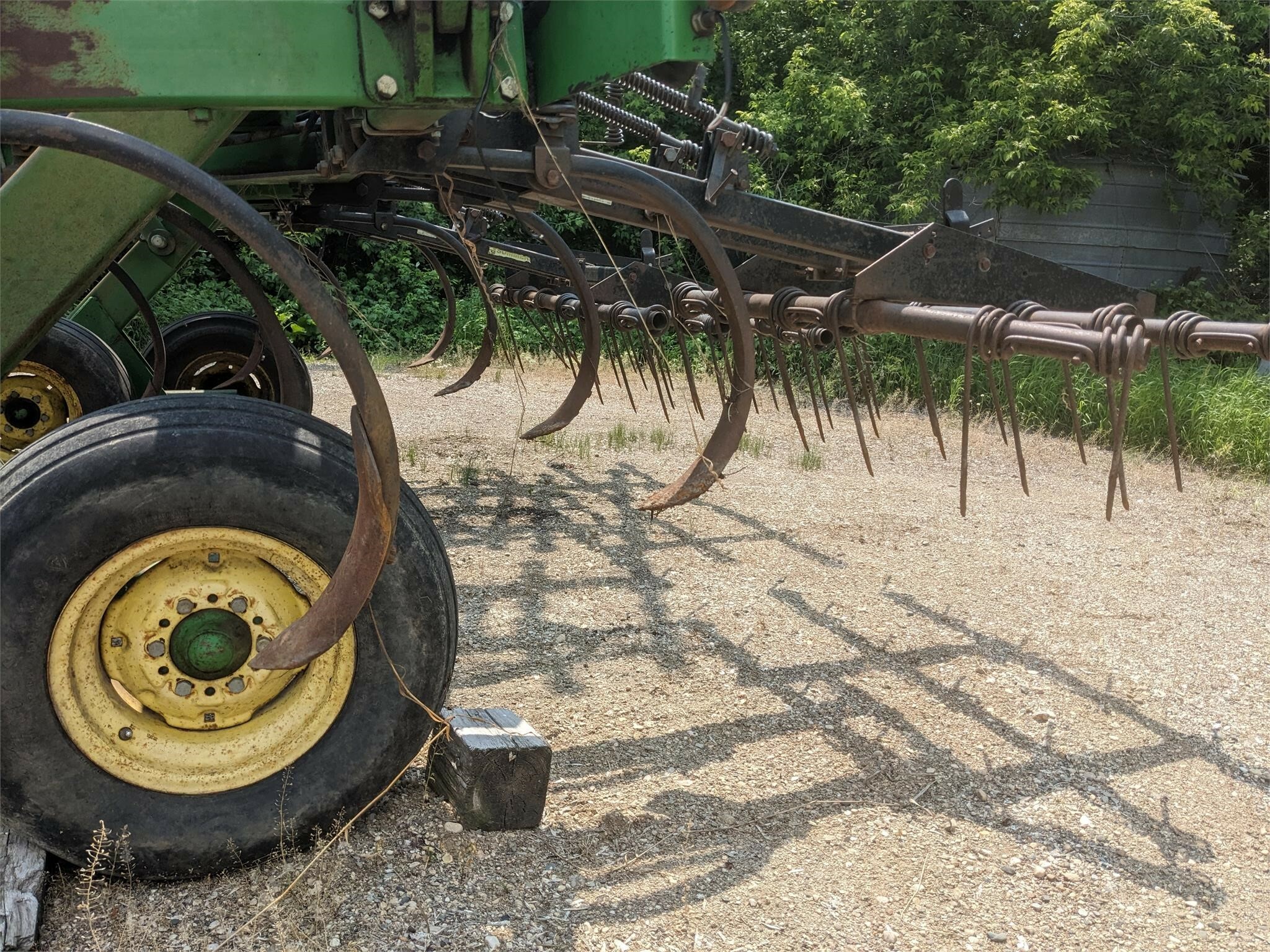 John Deere 680 Chisel Plow - $16,000 | Machinery Pete
