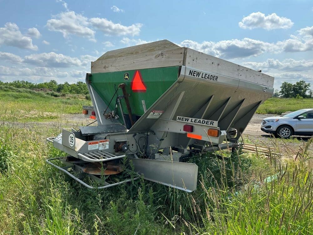 New Leader NL200G4 Self-Propelled Fertilizer Spreader - $26,500 ...