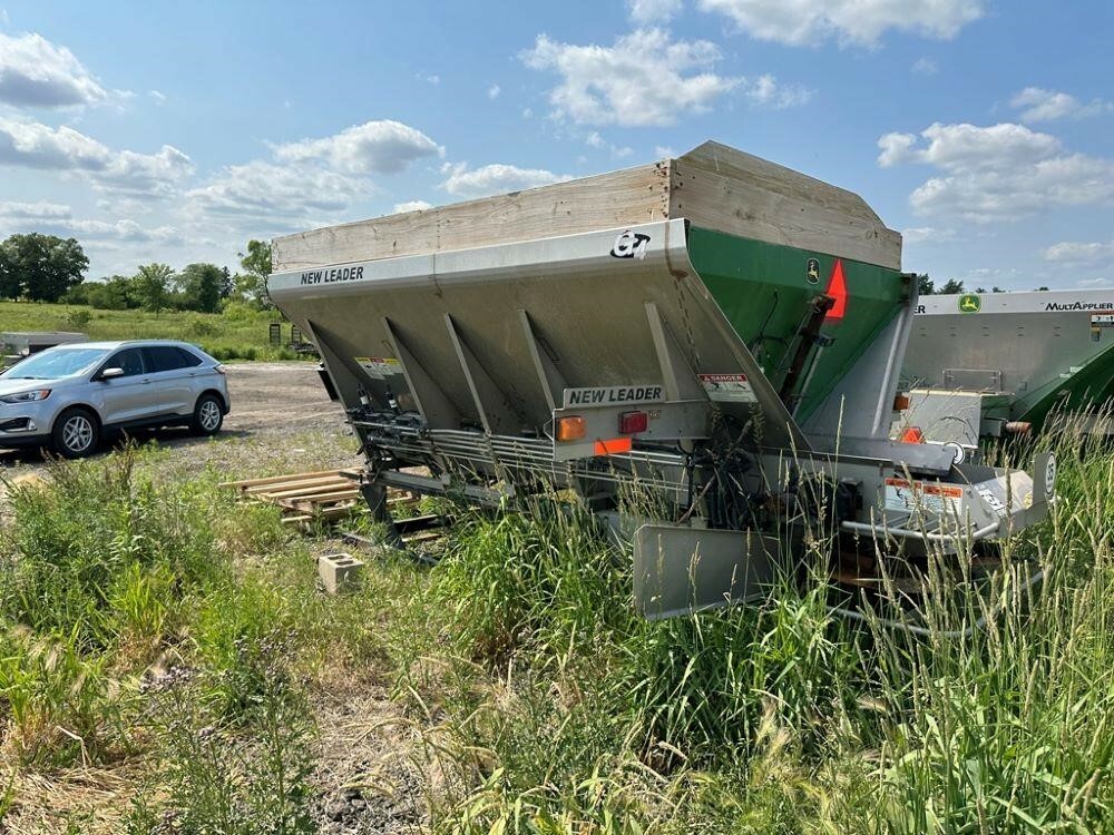 New Leader NL200G4 Self-Propelled Fertilizer Spreader - $26,500 ...