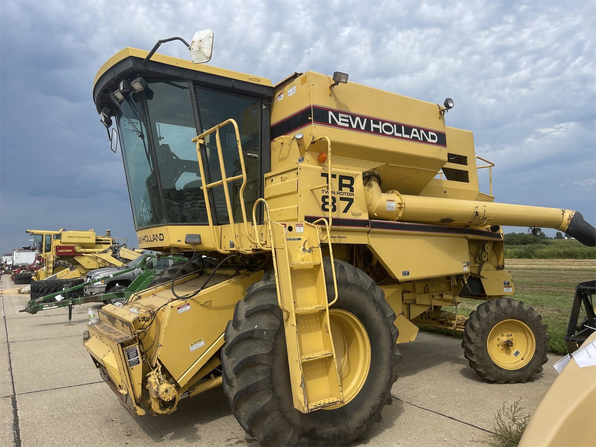 New Holland TR87 Combine - $14,500 | Machinery Pete