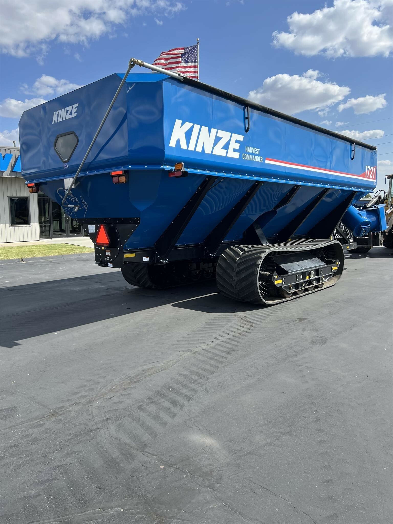 2022 Kinze 1721 Grain Cart - $167,900 | Machinery Pete