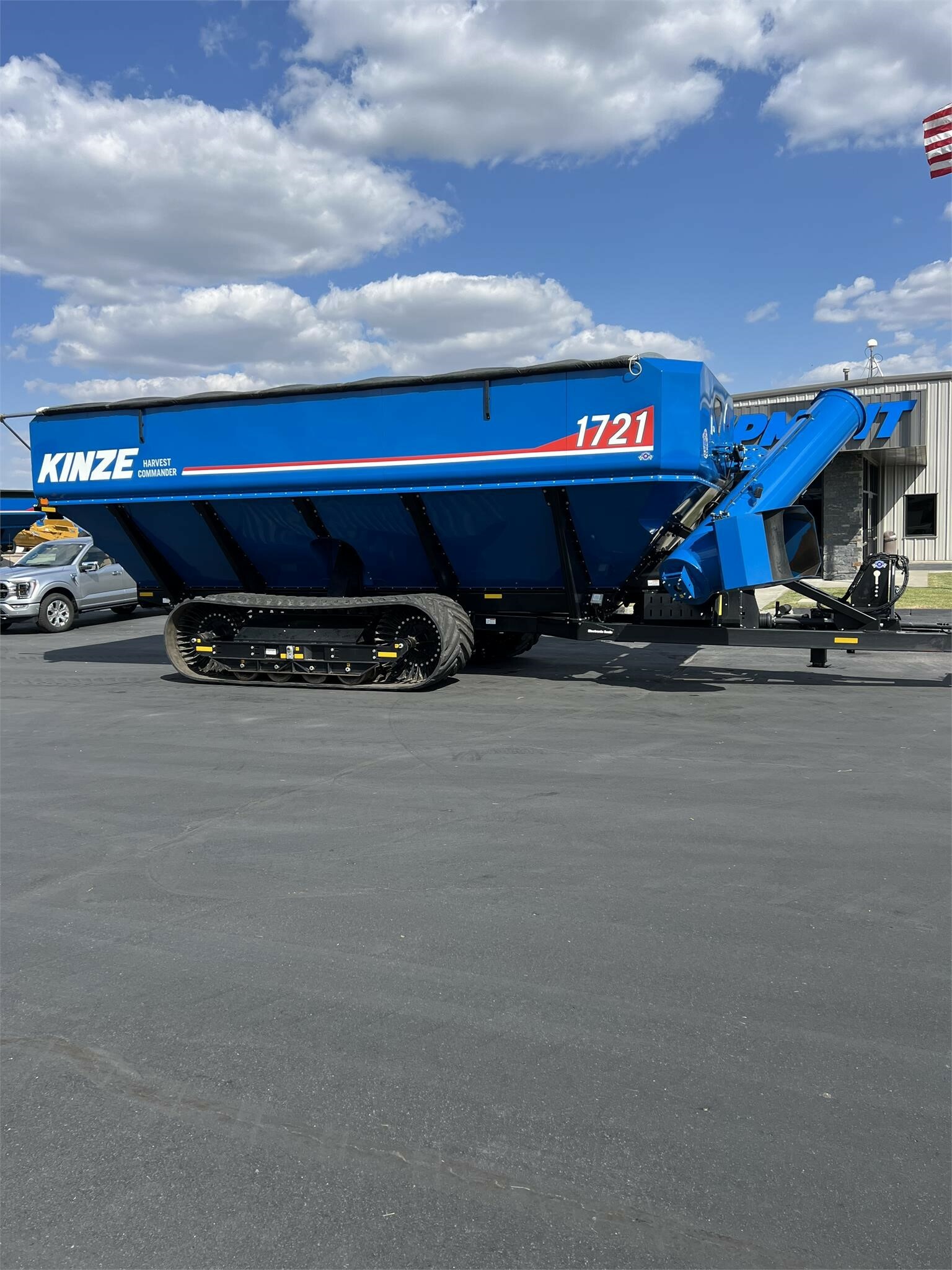 2022 Kinze 1721 Grain Cart - $167,900 | Machinery Pete