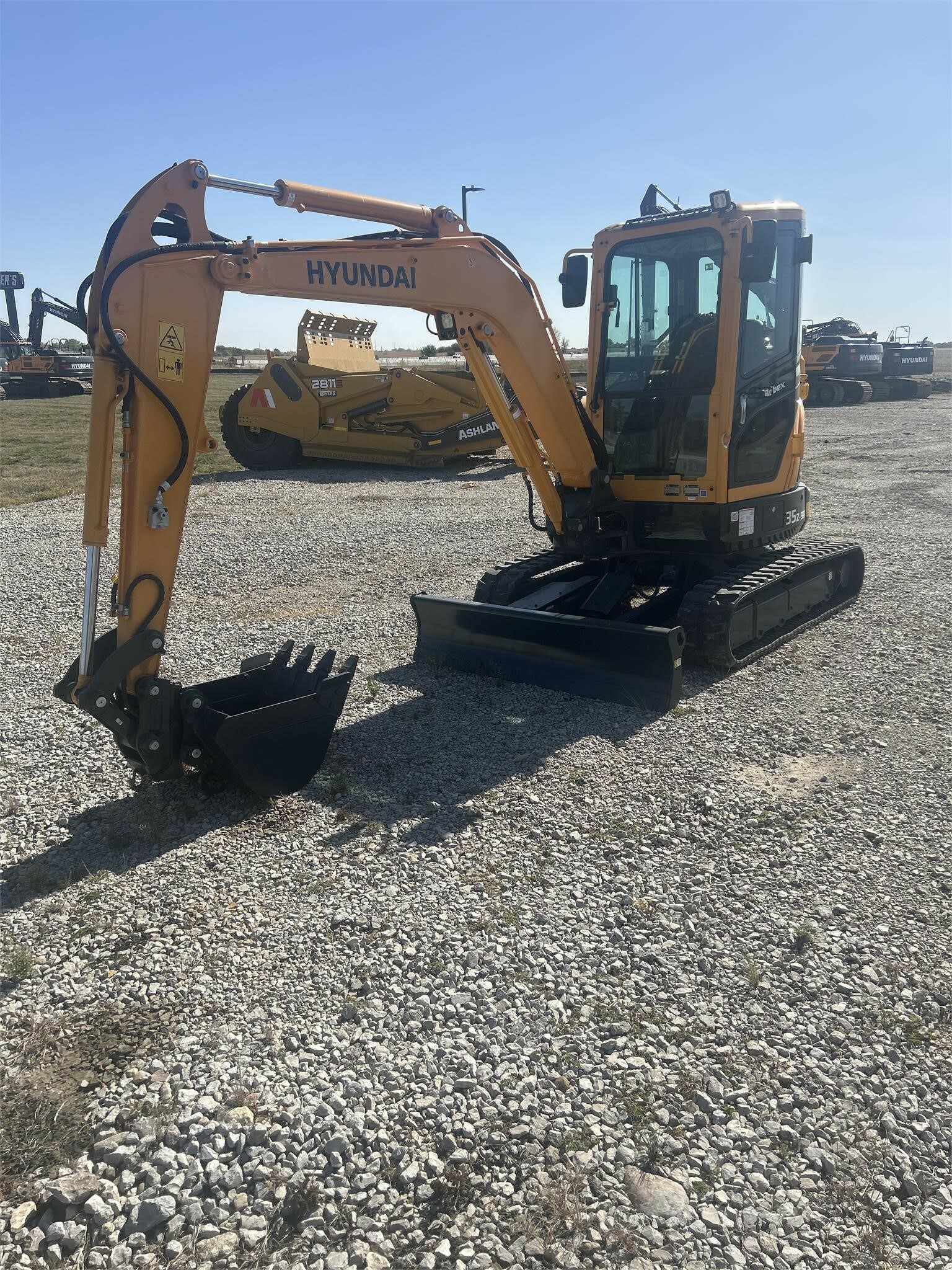2023 Hyundai ROBEX 35Z-9A Mini Excavator - $Call | Machinery Pete