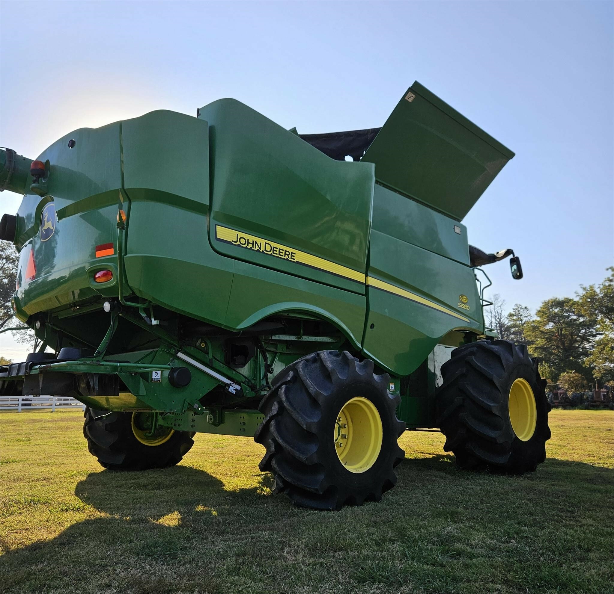 2015 John Deere S680 Combine - $115,000 | Machinery Pete