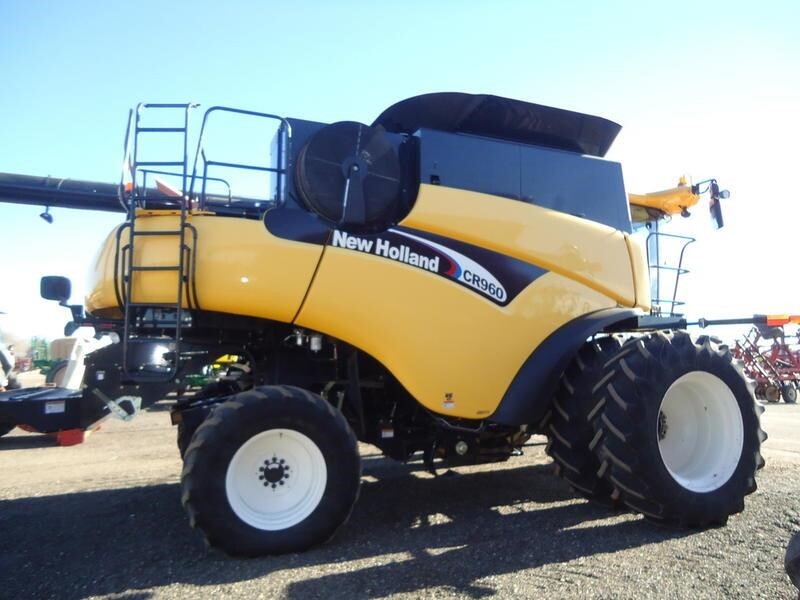 2006 New Holland CR960 Combine - $39,900 | Machinery Pete