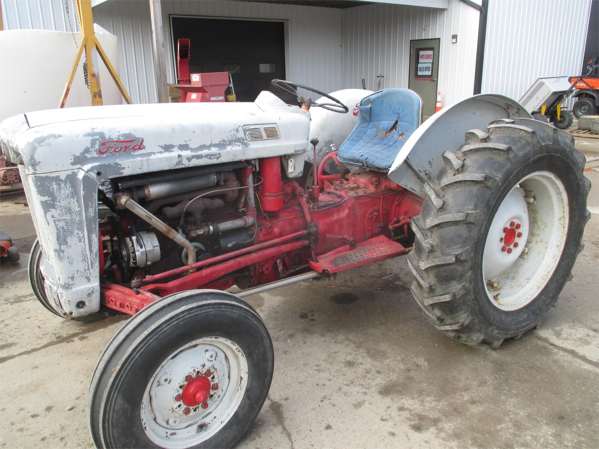 1955 Ford 860 Tractor - $3,850 | Machinery Pete