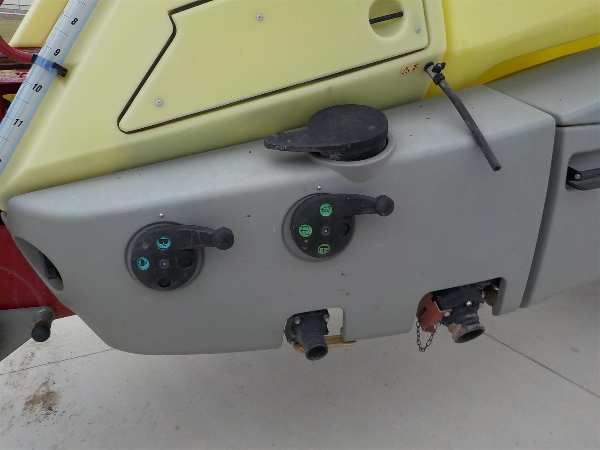 Hardi Commander 4400 Pull-Type Sprayer - $25,000 | Machinery Pete