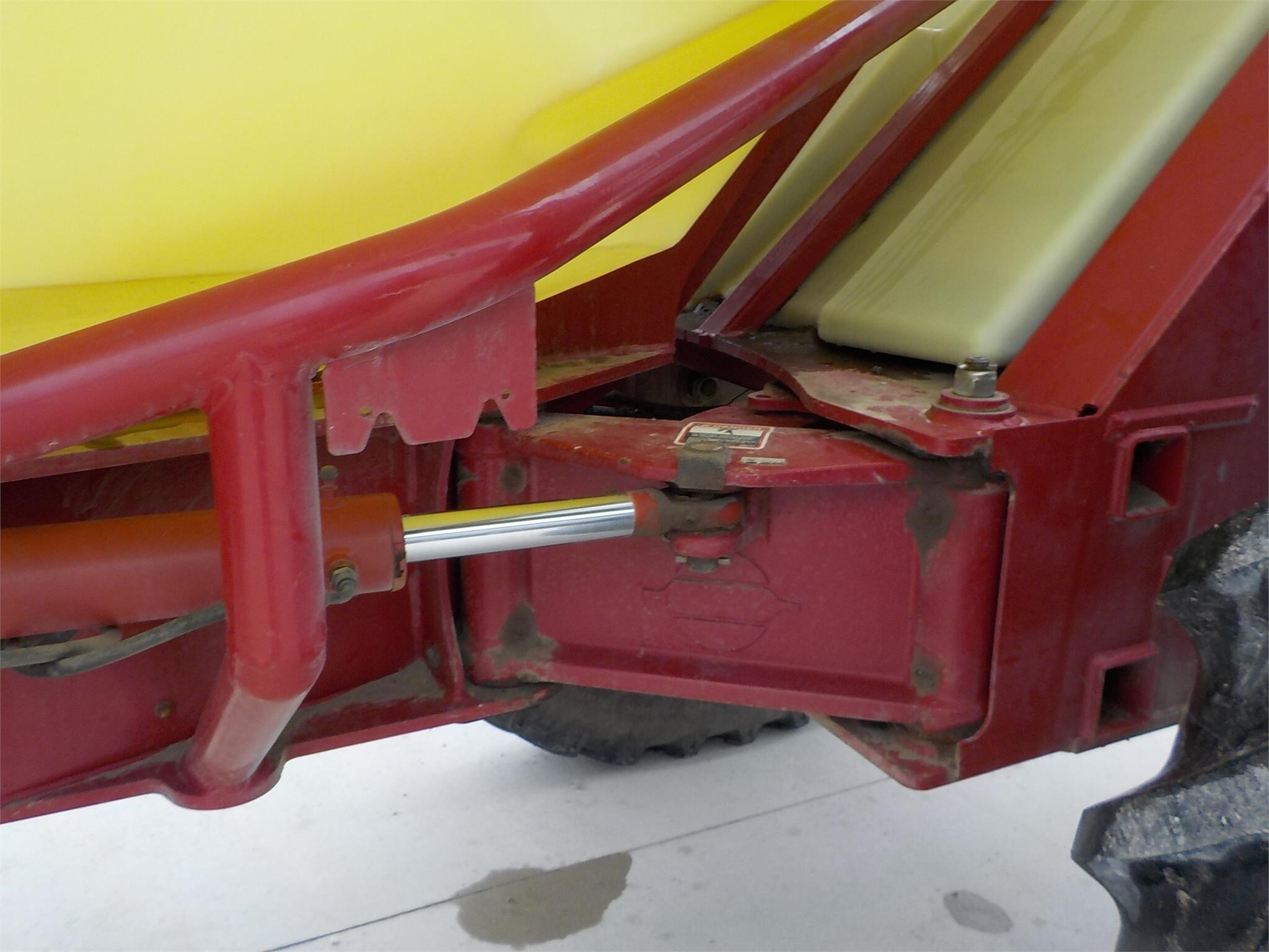 Hardi Commander 4400 Pull-Type Sprayer - $25,000 | Machinery Pete