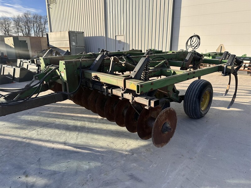 Used John Deere Chisel Plows for Sale - 132 Listings | Machinery Pete
