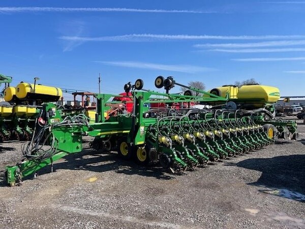 Used John Deere DB60 Planters for Sale - 147 Listings | Machinery Pete