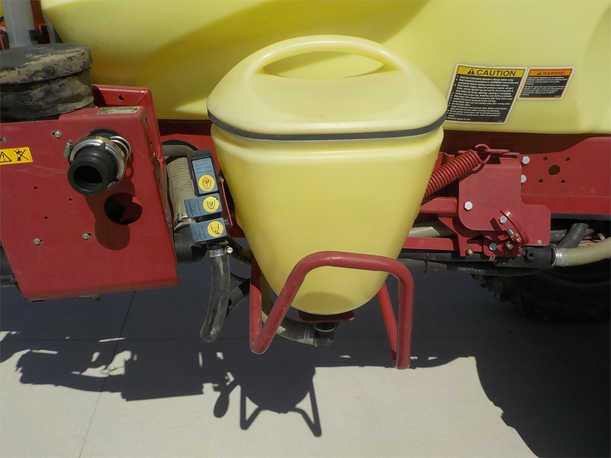 Hardi Navigator 3000 Pull-Type Sprayer - $18,000 | Machinery Pete