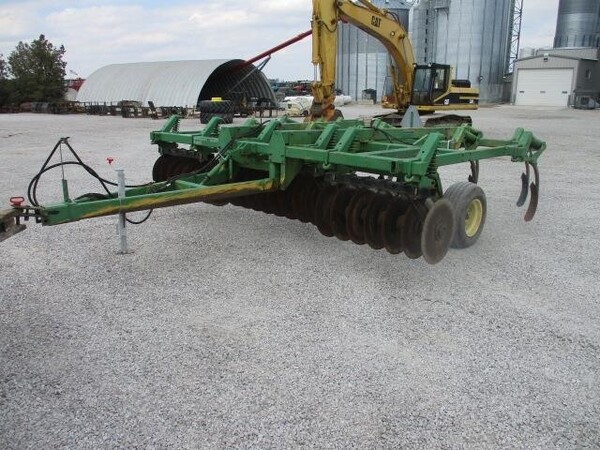 Used John Deere Chisel Plows for Sale - 138 Listings | Machinery Pete