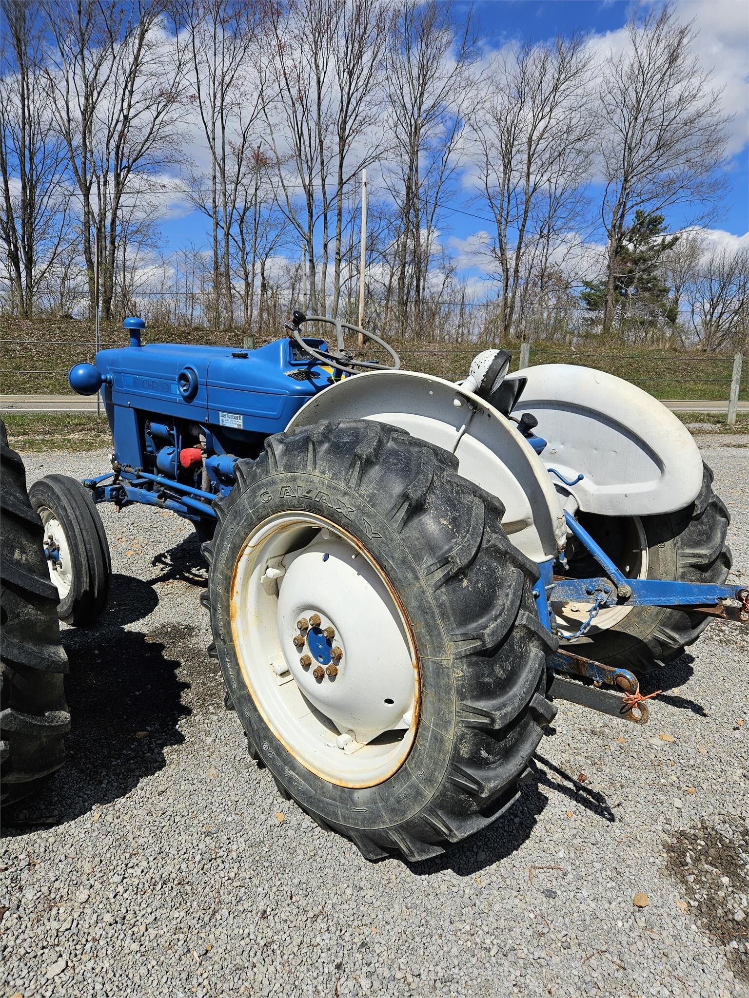 Ford 2000 Tractor - $4,750 | Machinery Pete