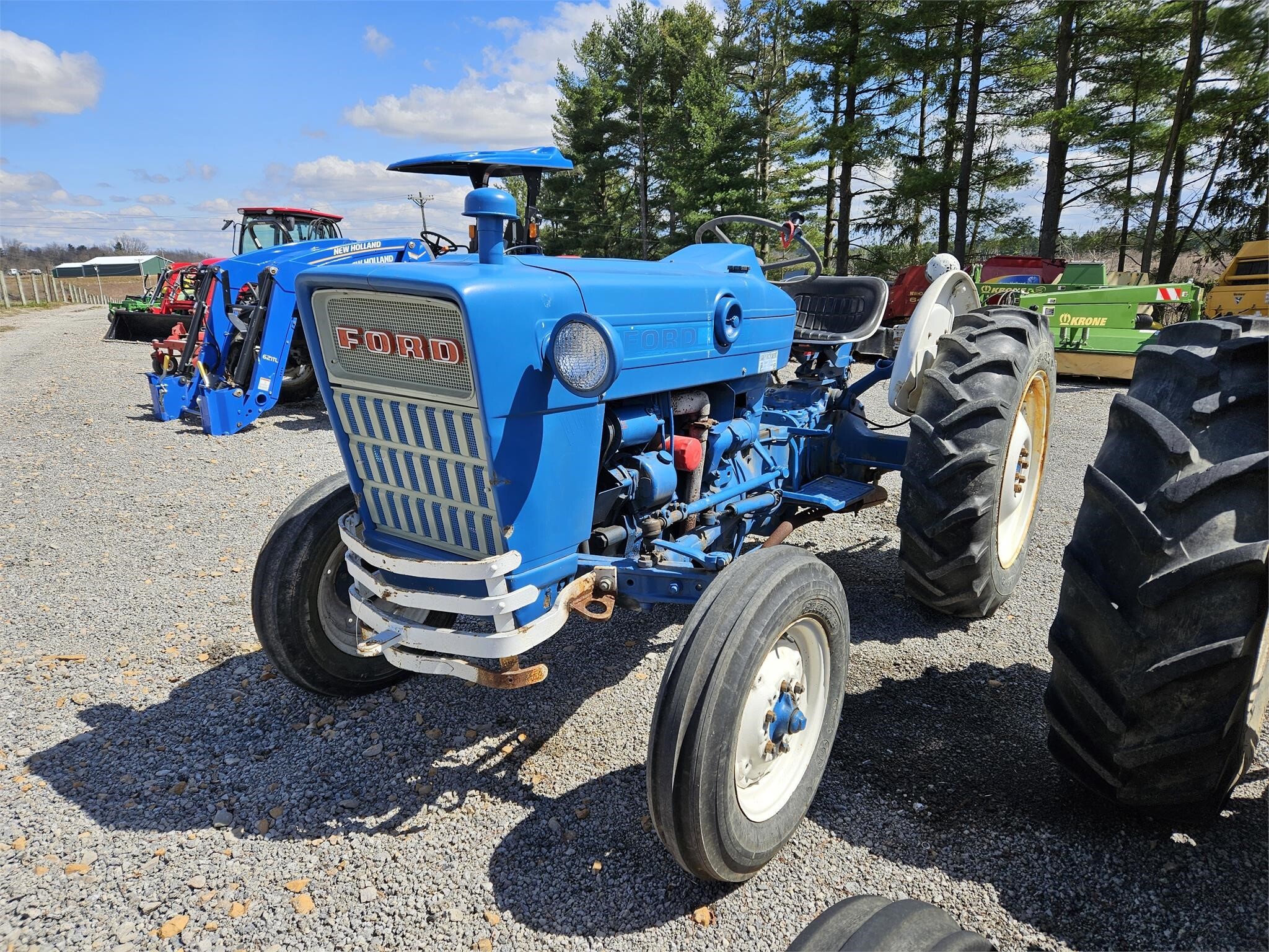 Ford 2000 Tractor - $4,750 | Machinery Pete