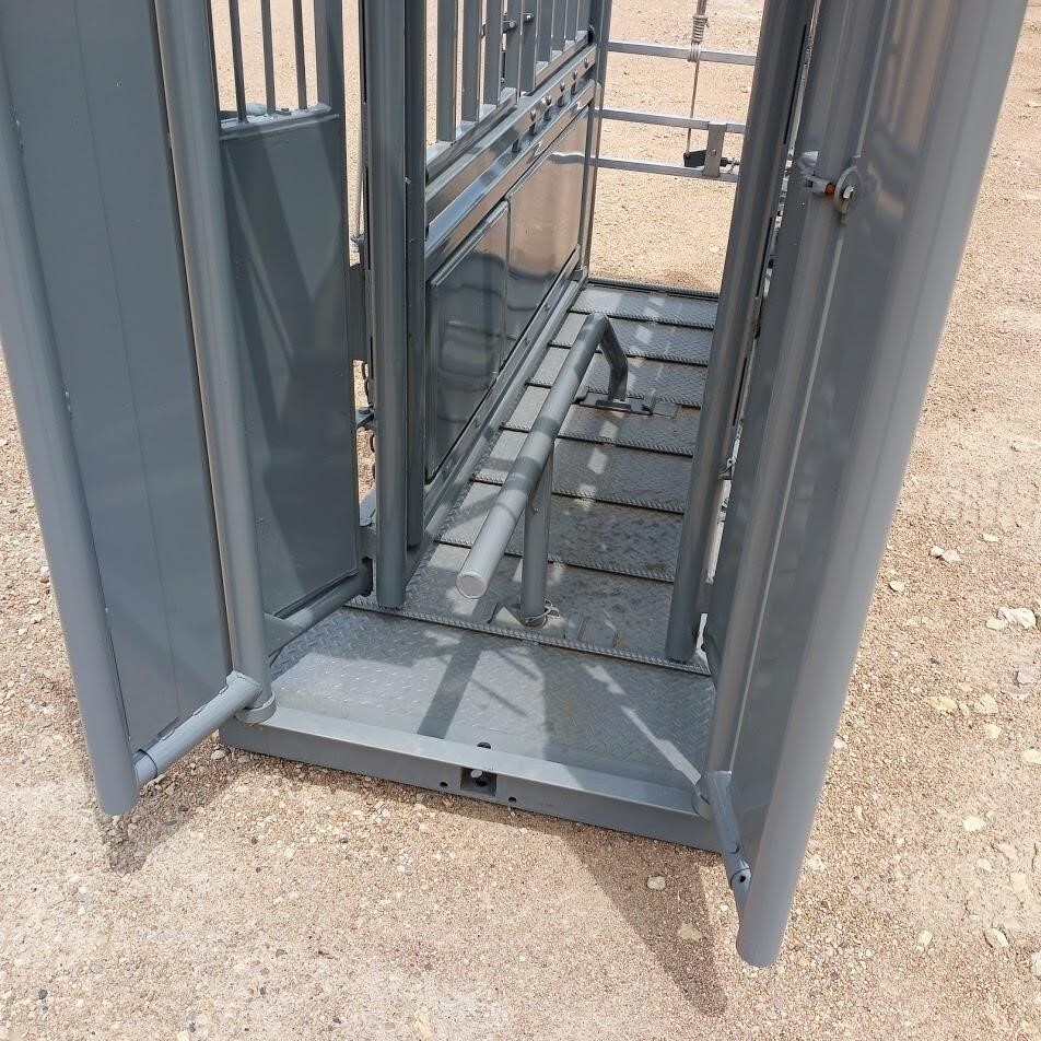 2025 PEARSON LIVESTOCK EQUIPMENT 7335 Cattle Equipment - $225 ...