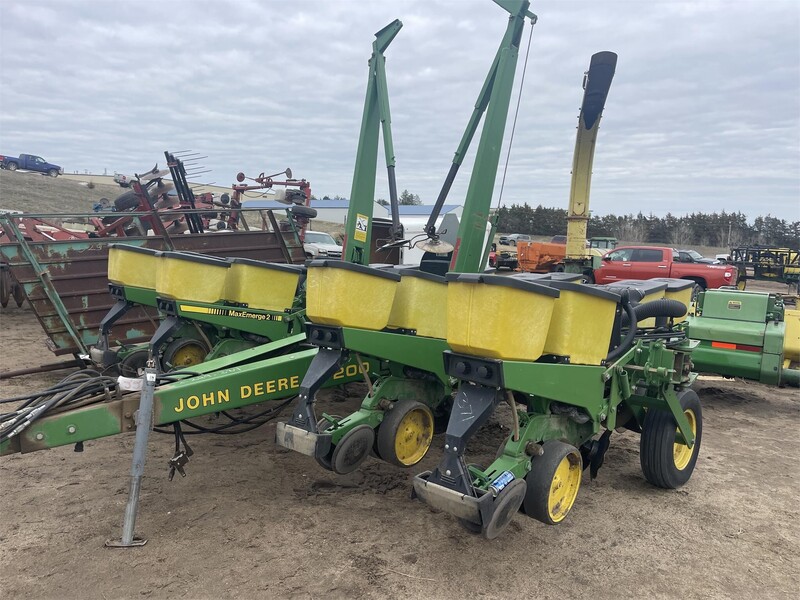 John Deere 7200 Planter - $8,500 | Machinery Pete