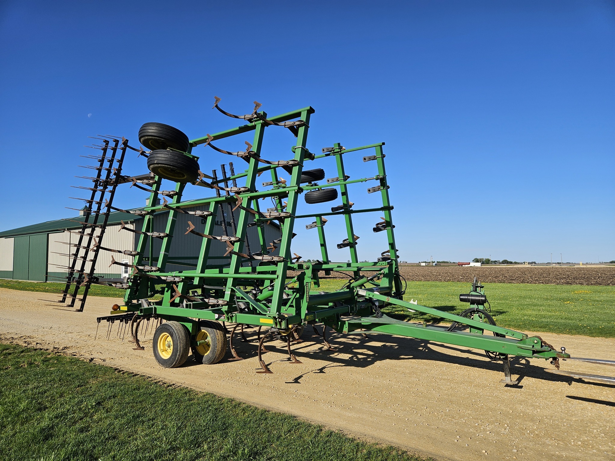 2006 John Deere 2210 Field Cultivator - $23,900 | Machinery Pete