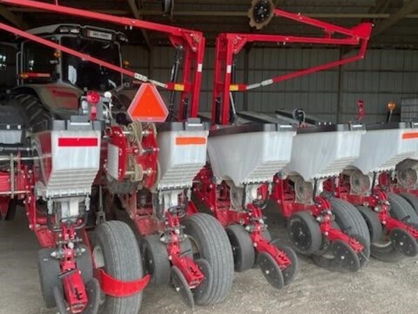 Used White Planters for Sale - 177 Listings | Machinery Pete