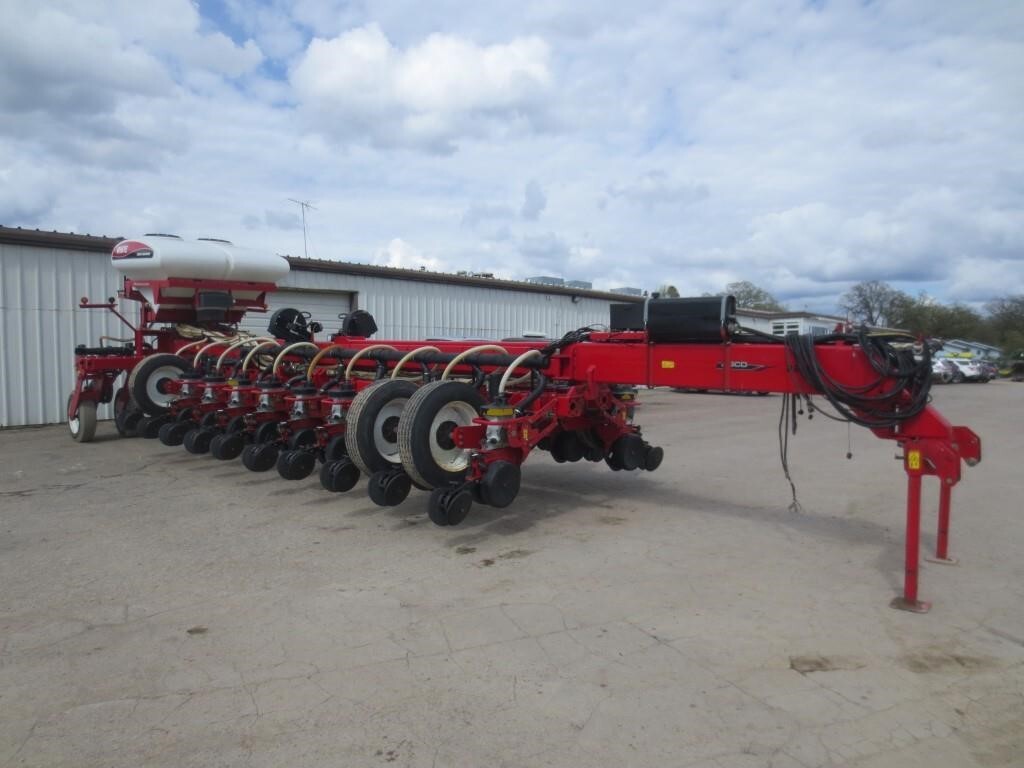 2009 White 8824 Planter - $21,500 | Machinery Pete