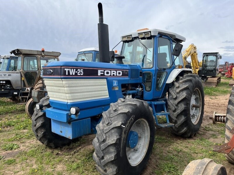Used Ford Tractors 100-174 HP for Sale - 55 Listings | Machinery Pete