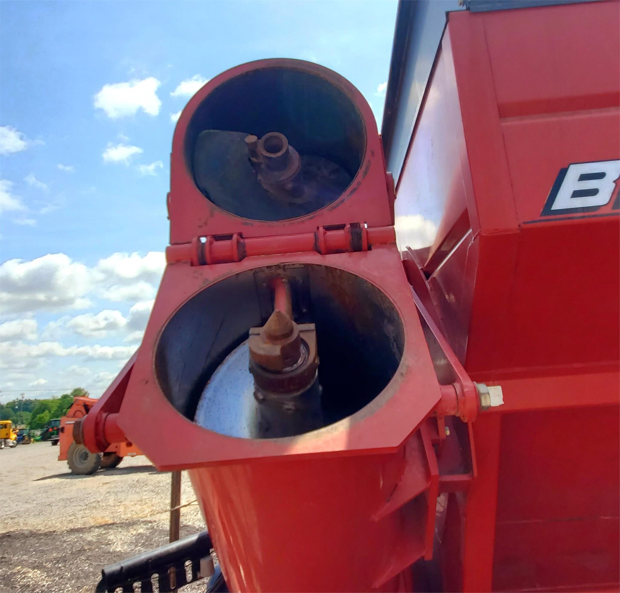 Brent 1194 Grain Cart - $37,500 | Machinery Pete