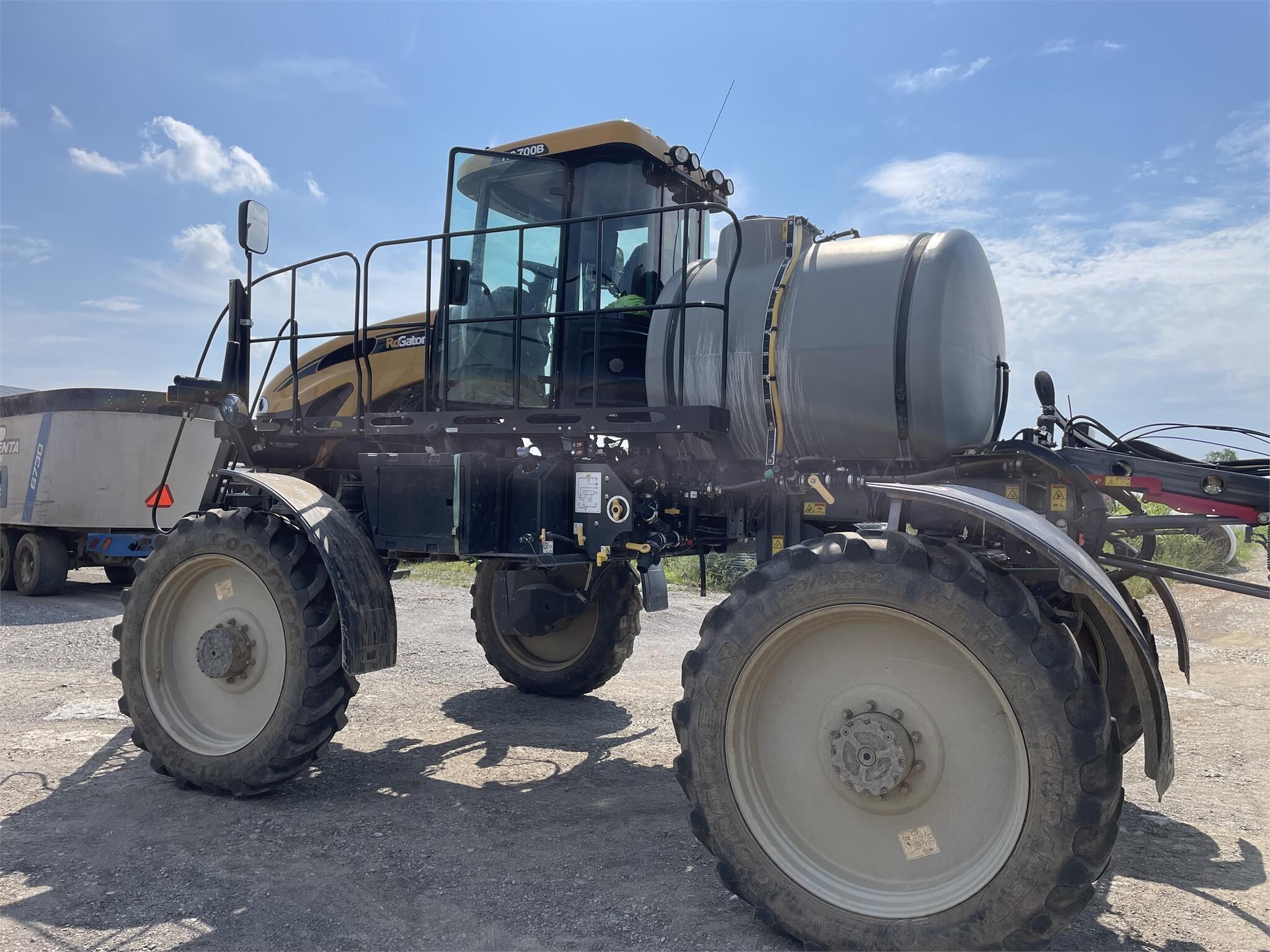 2018 ROGATOR RG700B Self-Propelled Sprayer - $125,000 | Machinery Pete