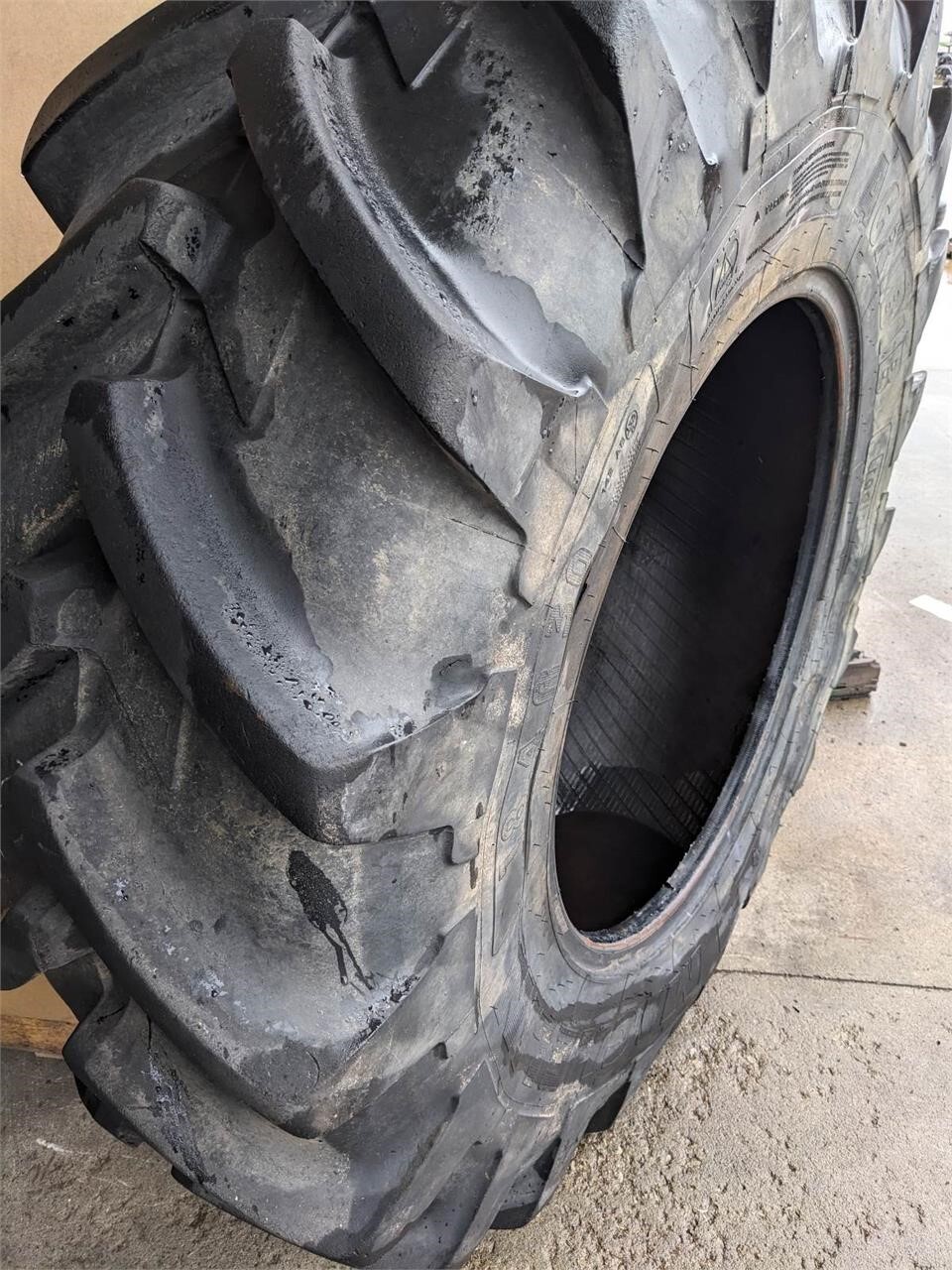 Michelin 18.4R30 Wheels / Tires / Track - $220 | Machinery Pete