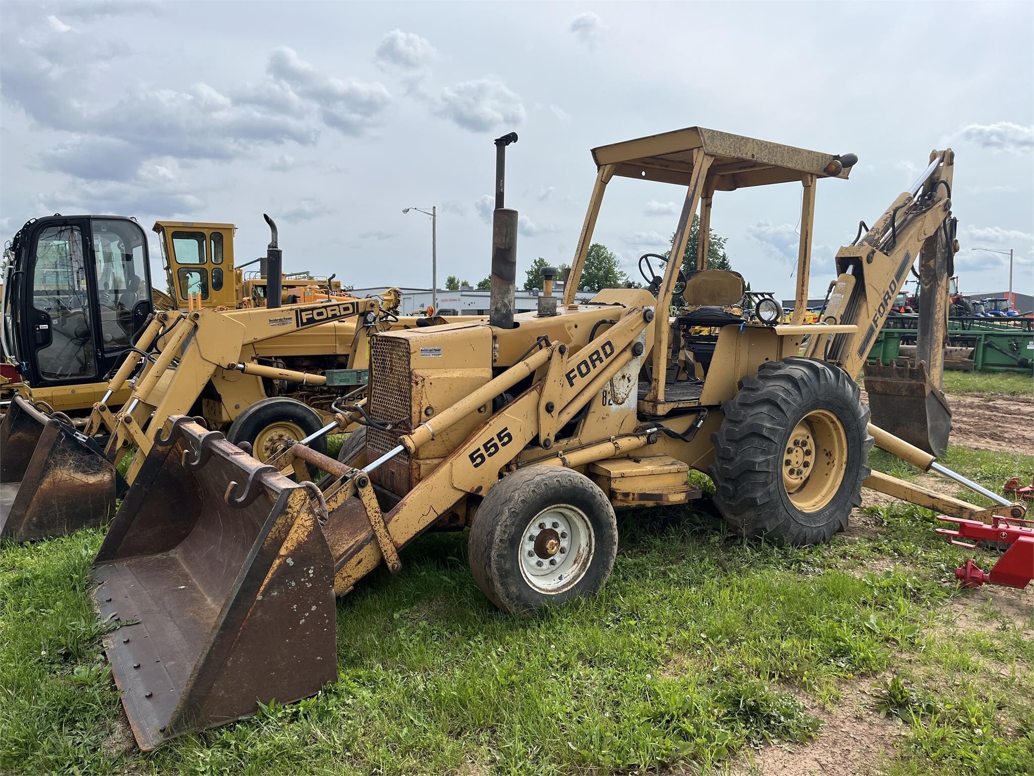 1981 Ford 555 Backhoe - $9,995 | Machinery Pete