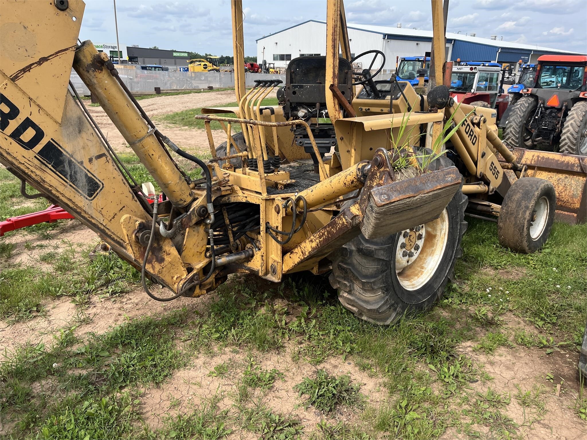 1981 Ford 555 Backhoe - $9,995 | Machinery Pete