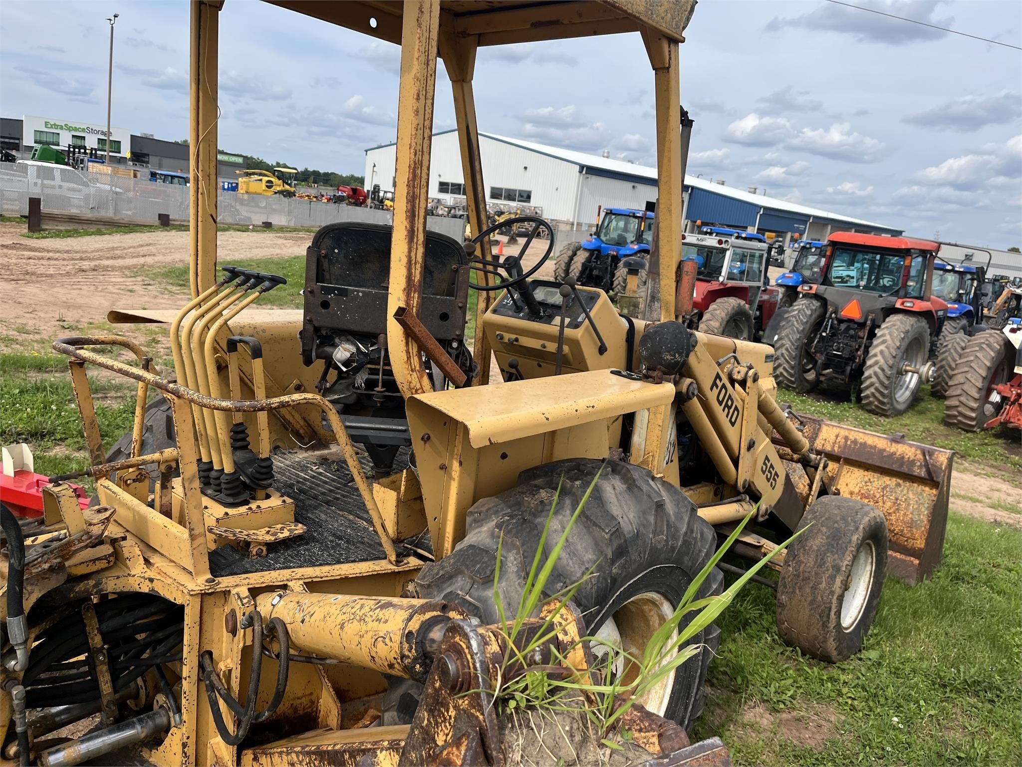 1981 Ford 555 Backhoe - $9,995 | Machinery Pete