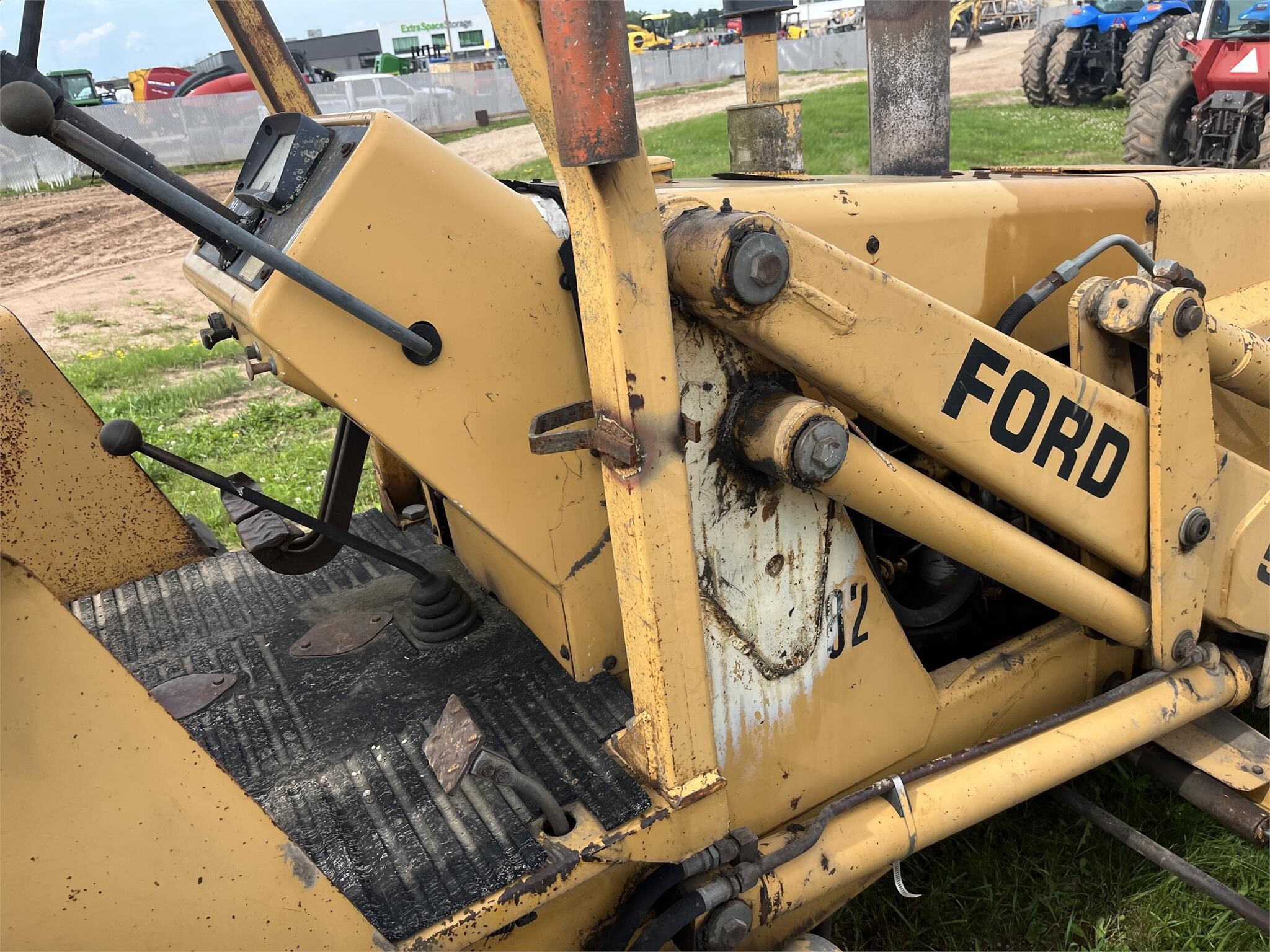1981 Ford 555 Backhoe - $9,995 | Machinery Pete
