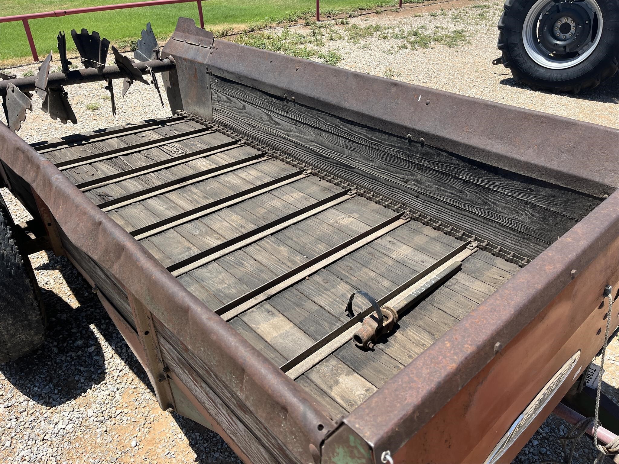 New Idea 217 Manure Spreader - $2,000 | Machinery Pete