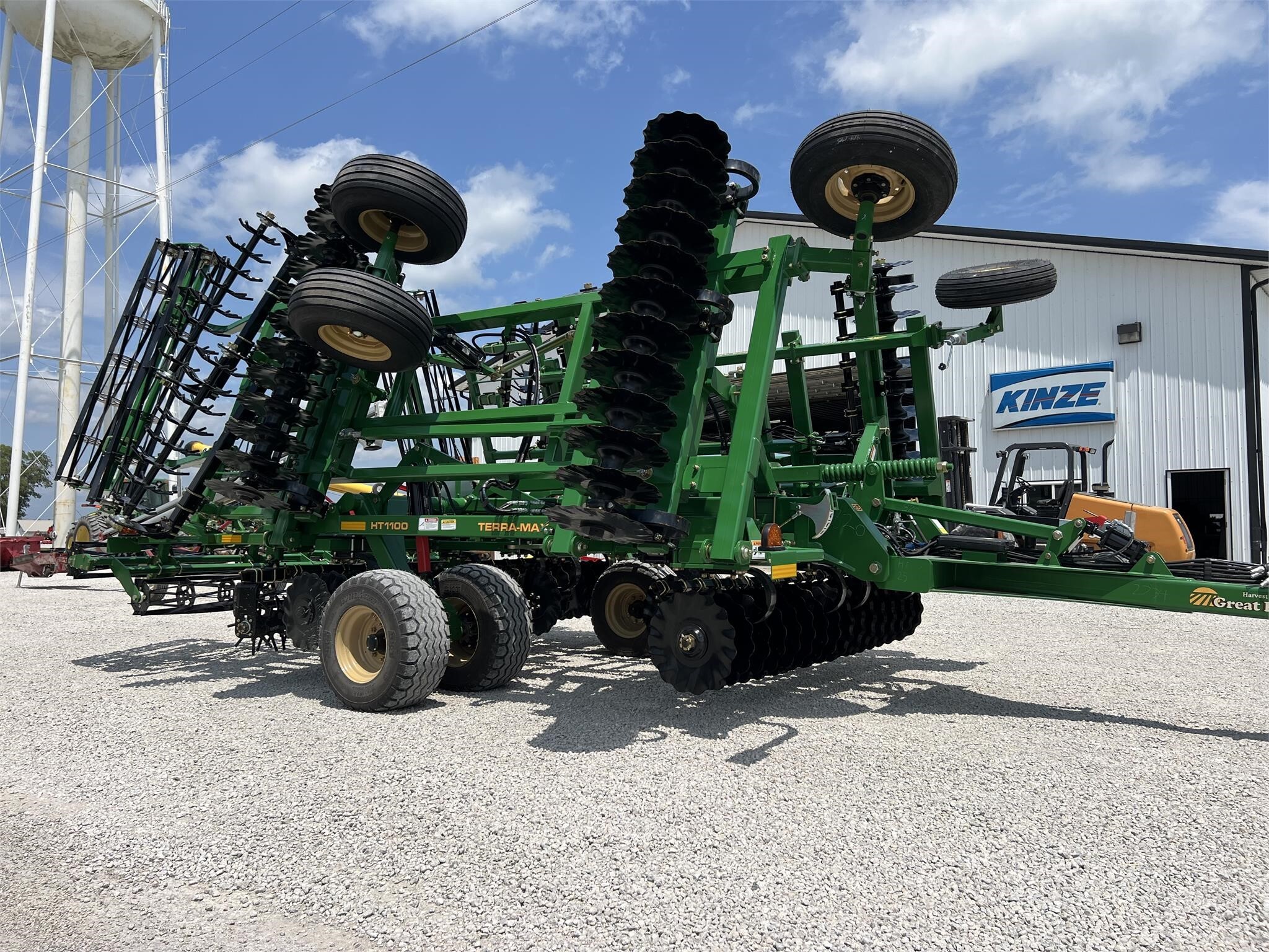 Barker Implement - Shelbyville, Il - Shelbyville, IL | Machinery Pete