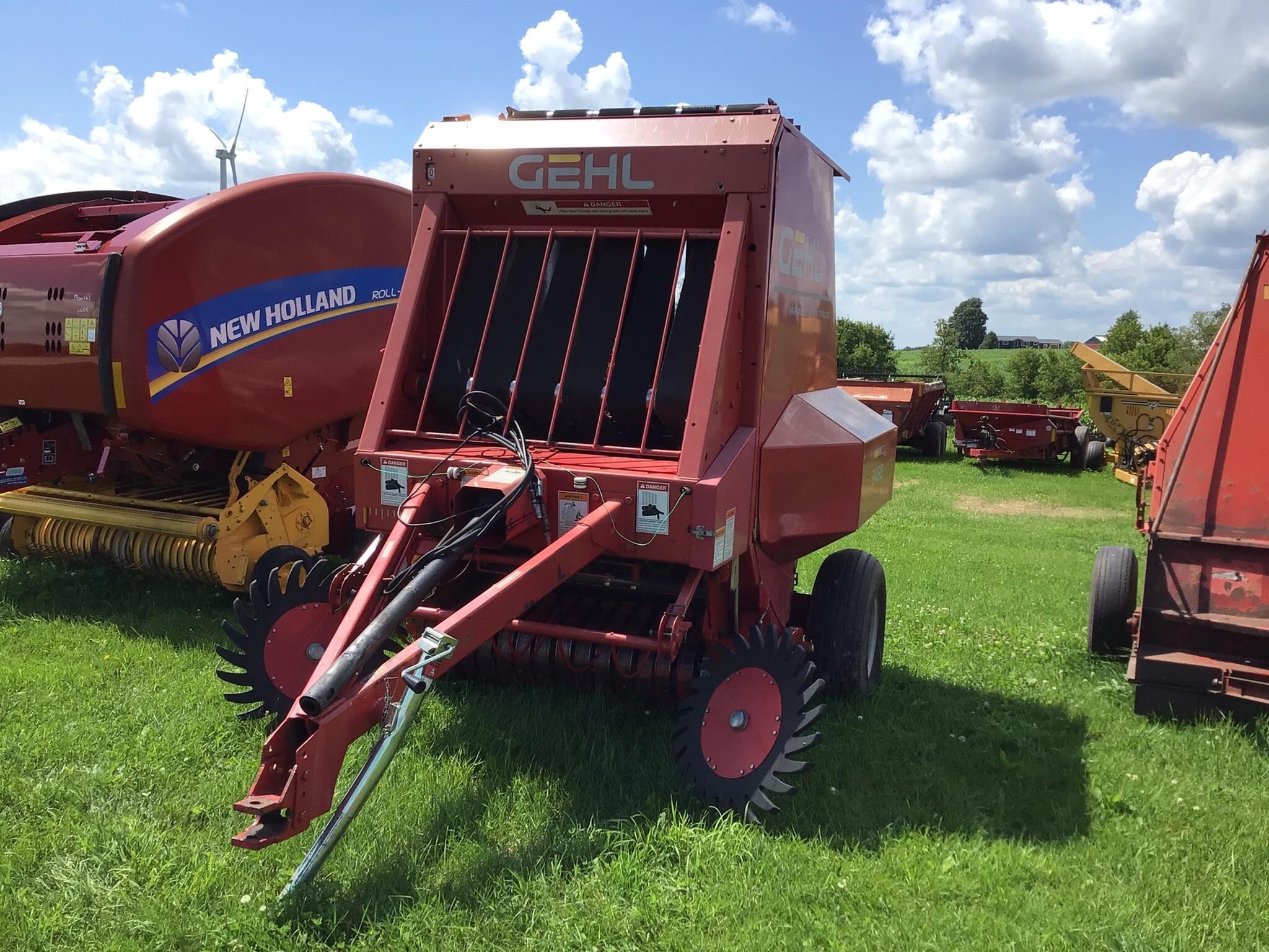 2001 Gehl 2480 Round Baler - $5,900 | Machinery Pete