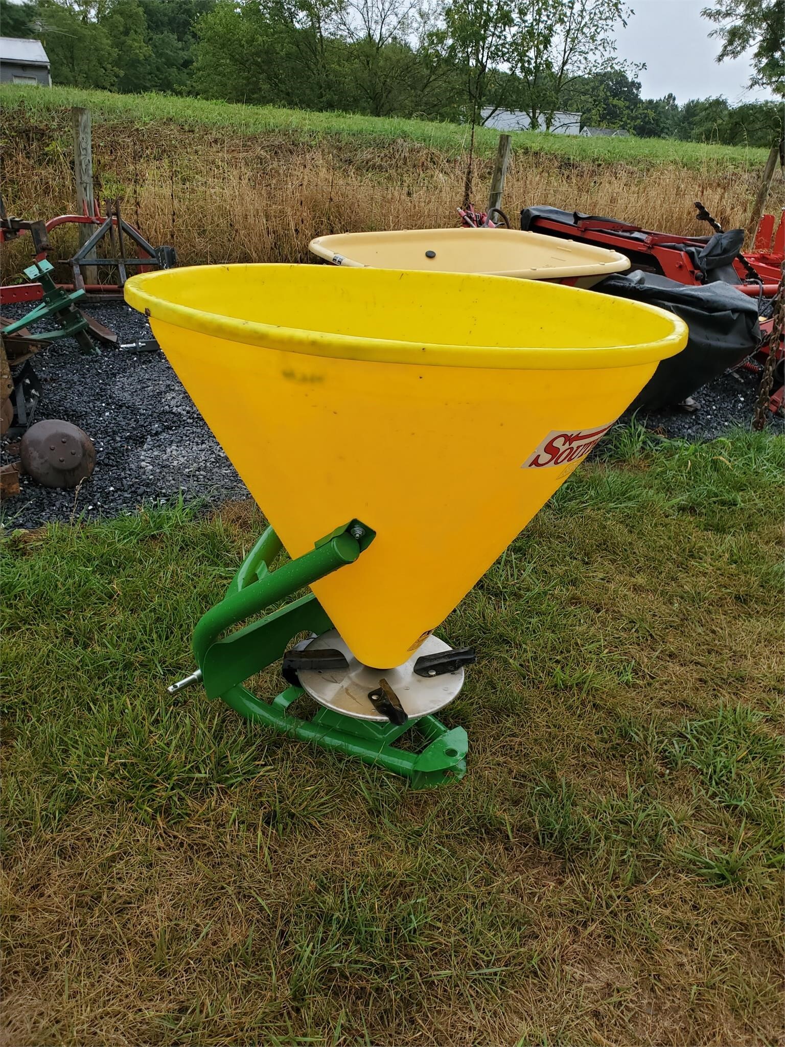2025 Southern 500 Pull-Type Fertilizer Spreader - $695 | Machinery Pete