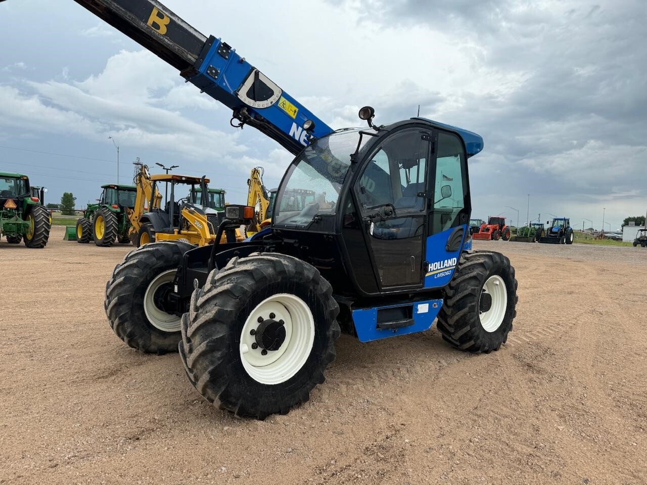 New Holland LM5060 Telehandler - $57,500 | Machinery Pete