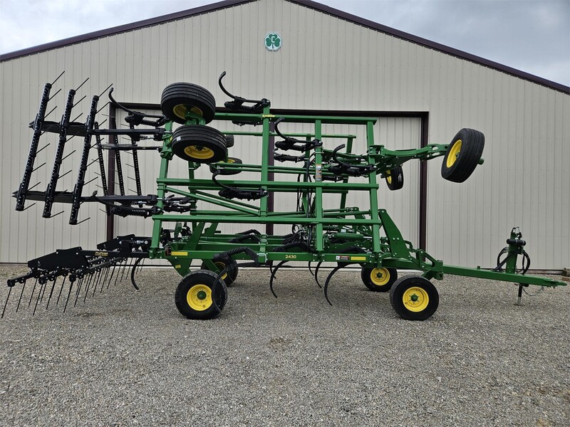 Used John Deere Chisel Plows for Sale - 141 Listings | Machinery Pete