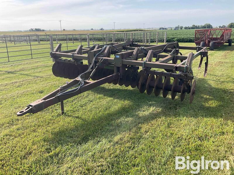 Used John Deere Chisel Plows for Sale - 135 Listings | Machinery Pete