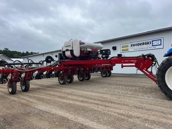 Used White Planters for Sale - 162 Listings | Machinery Pete