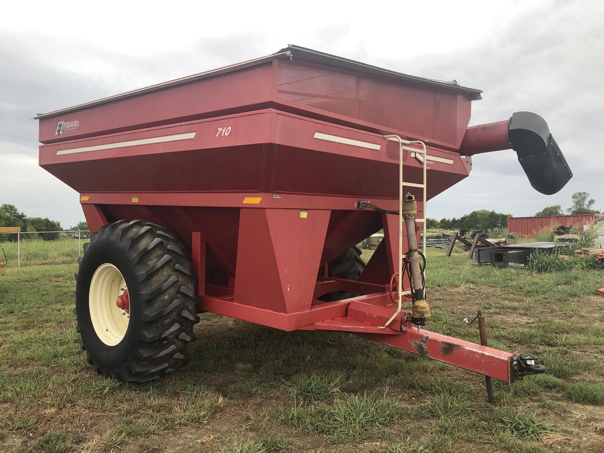 E-Z Trail 710 Grain Cart - $11,700 | Machinery Pete