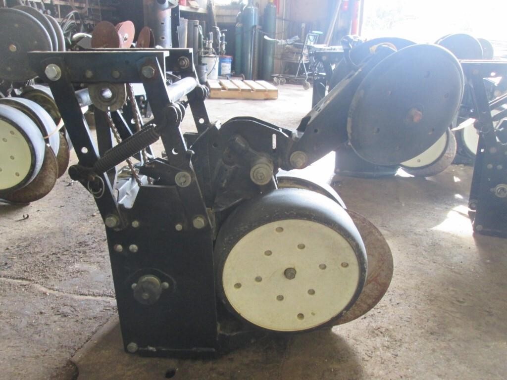 Kinze PLANTER ROW UNITS Planter and Drill Attachment - $850 | Machinery ...